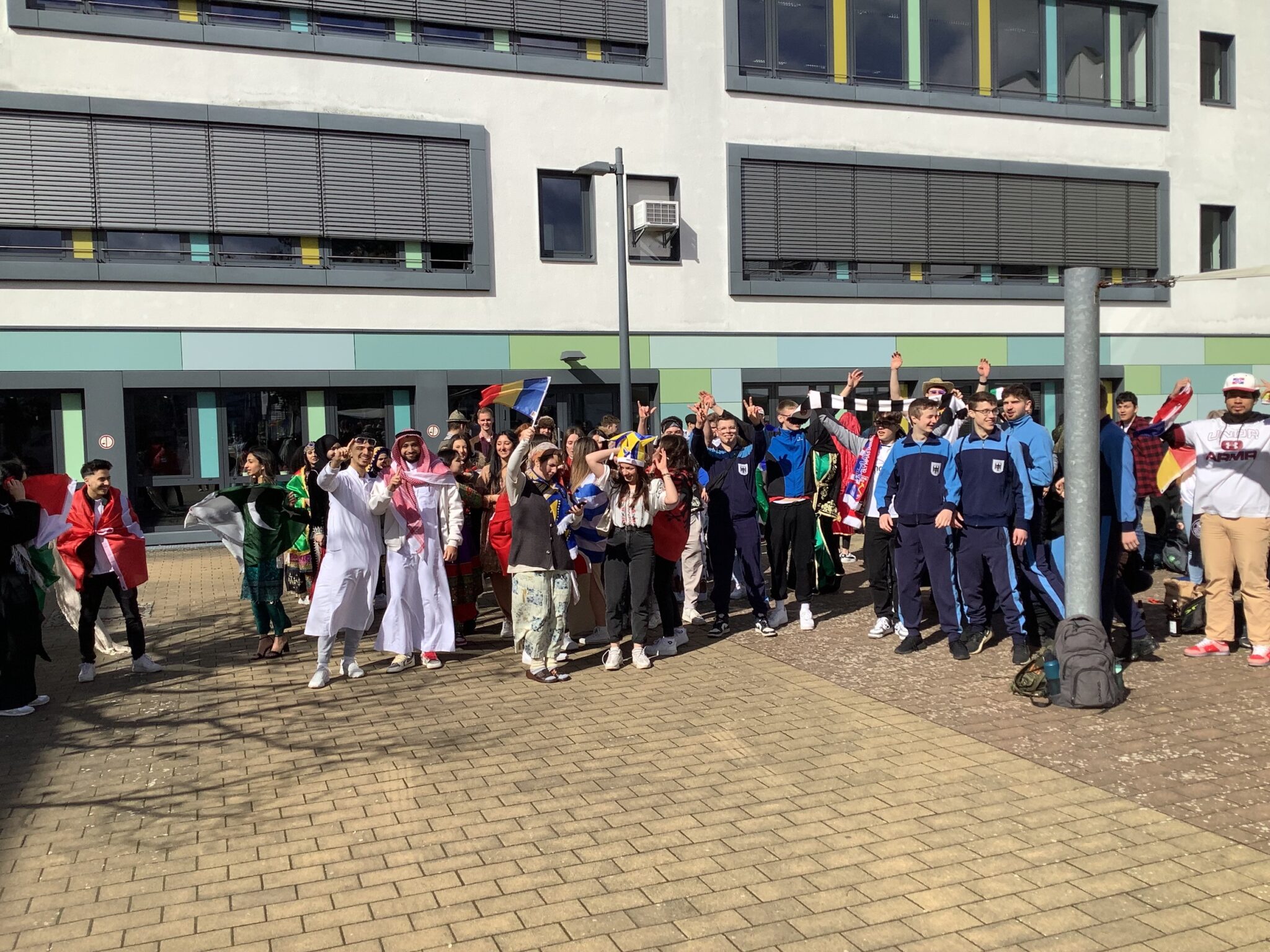 Die Max-Eyth-Schule wird bunt – Mottowoche der Abiturienten 2023 – MES ...